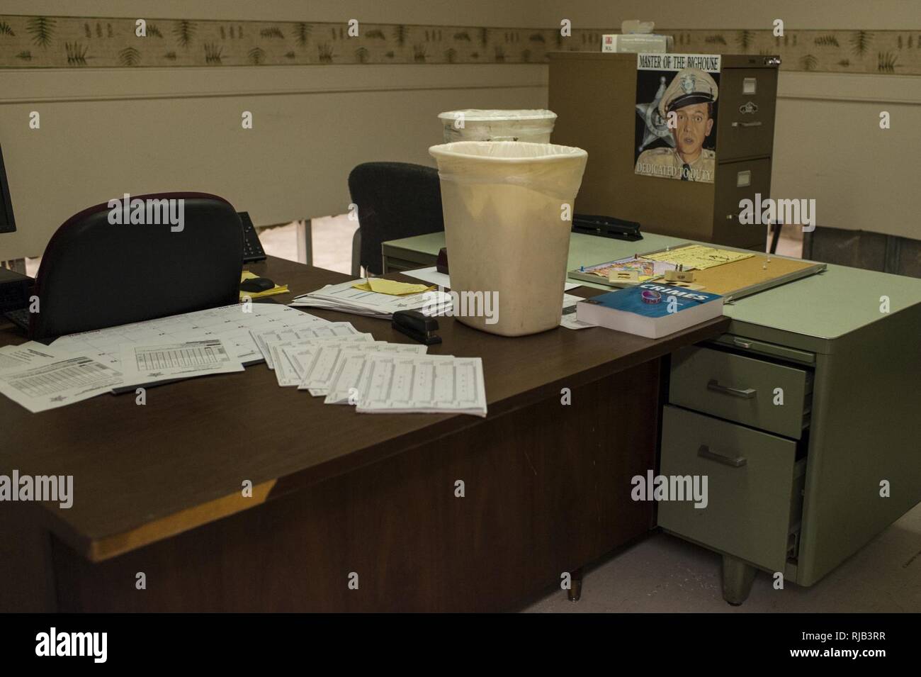 Hurricane emergency operations center hi-res stock photography and ...