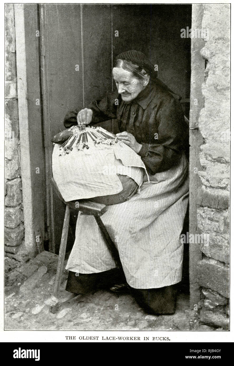 Lace worker hi-res stock photography and images - Alamy