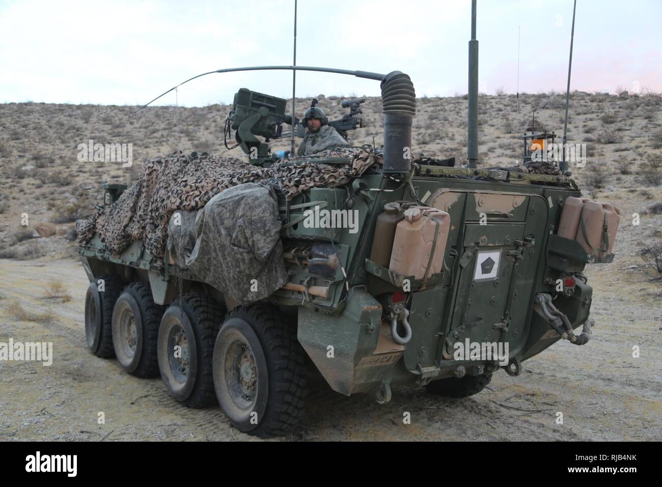 U.S. Army Soldiers assigned to 1st Brigade Combat Team, 1st Armored ...