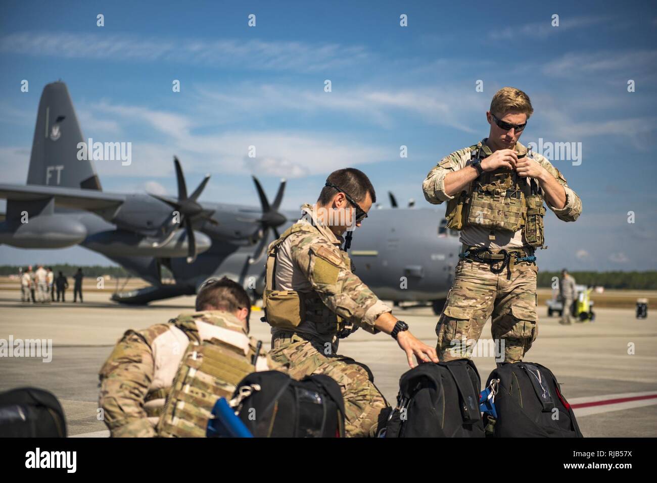 Pararescuemen from the 38th rescue squadron hi-res stock photography ...