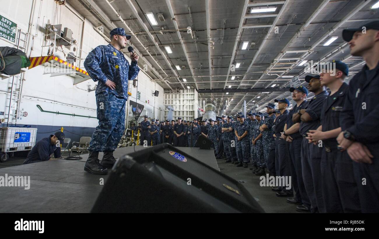 Cvn 80 hi-res stock photography and images - Alamy