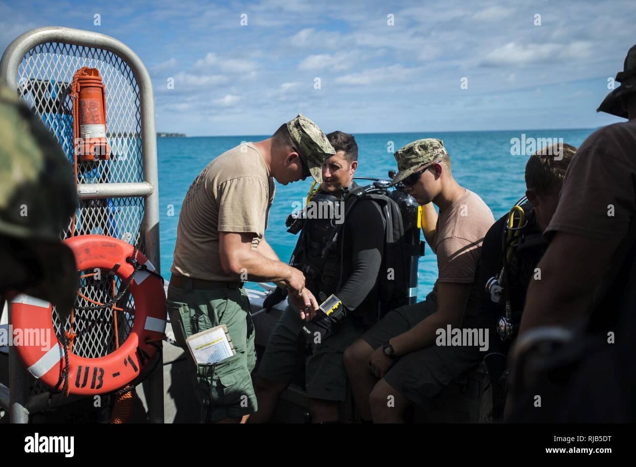 Petty Officer 1st Class Christopher Chilton, center, Underwater ...