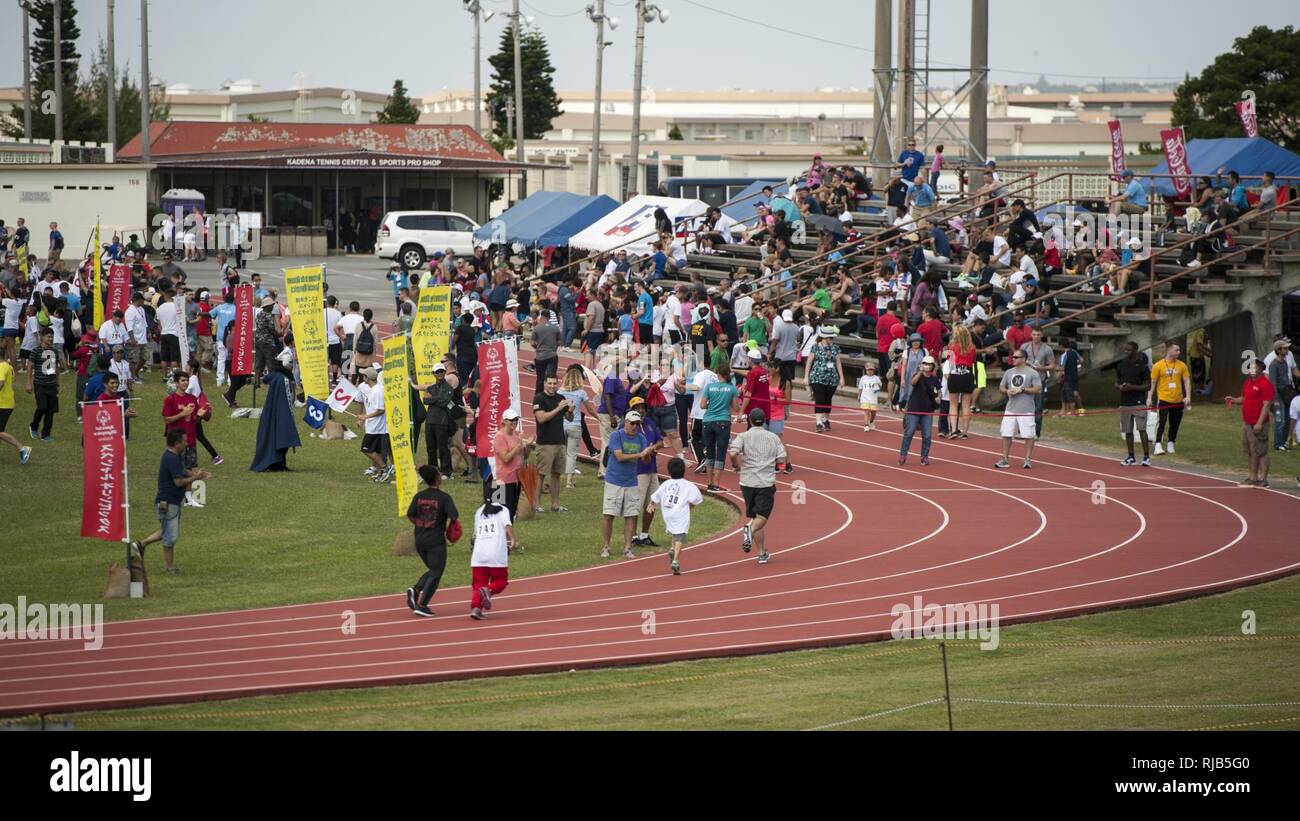 200 meter dash hi-res stock photography and images - Alamy