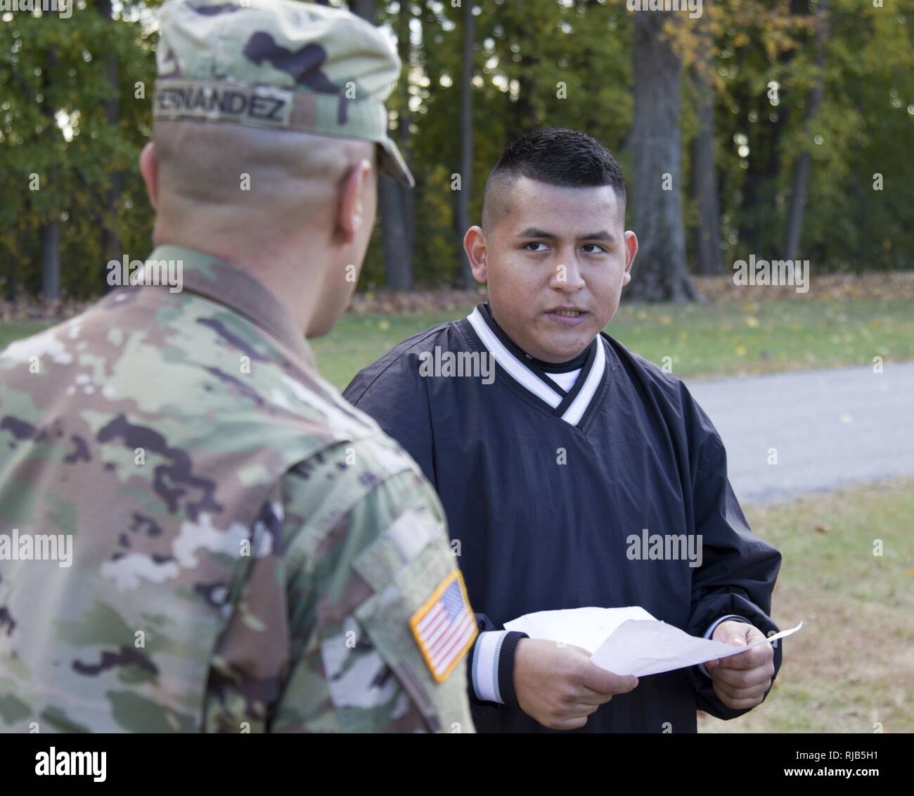 New York Army National Guard recruiters, set up new soldiers for ...