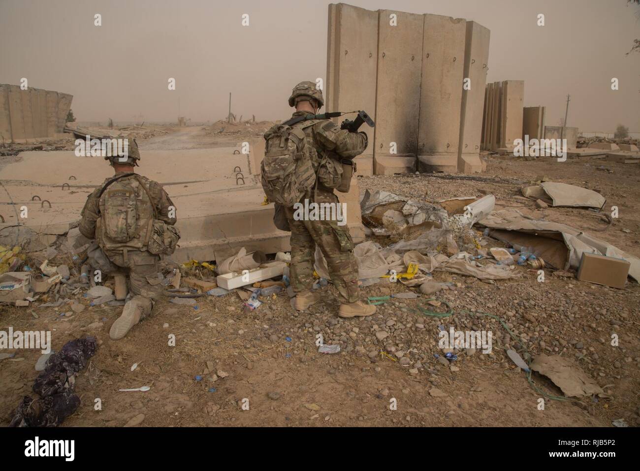 Qayyarah west airfield hi-res stock photography and images - Alamy