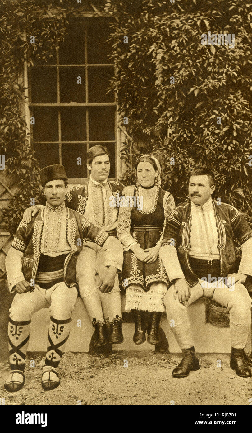 Historical middle eastern dress hi-res stock photography and images - Alamy