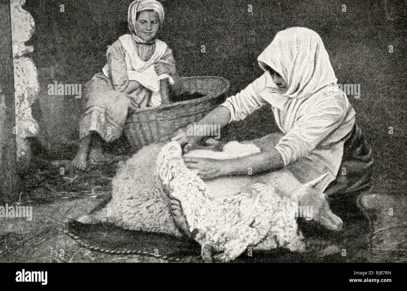 1920s farming women hi-res stock photography and images - Alamy