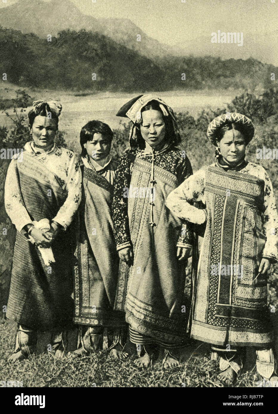 Four young women of the Atayal tribe, Formosa (Taiwan Stock Photo - Alamy