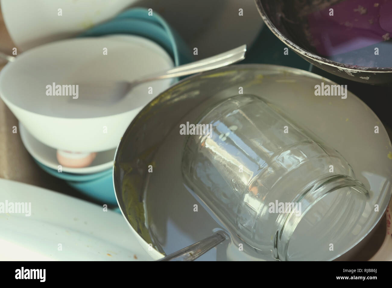 Dirty dishes pile hi-res stock photography and images - Alamy