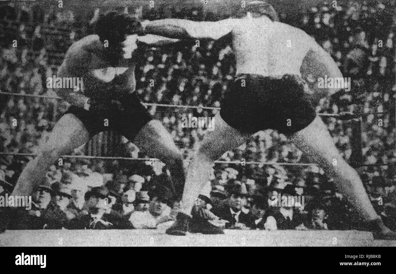 White heavyweight hi-res stock photography and images - Alamy