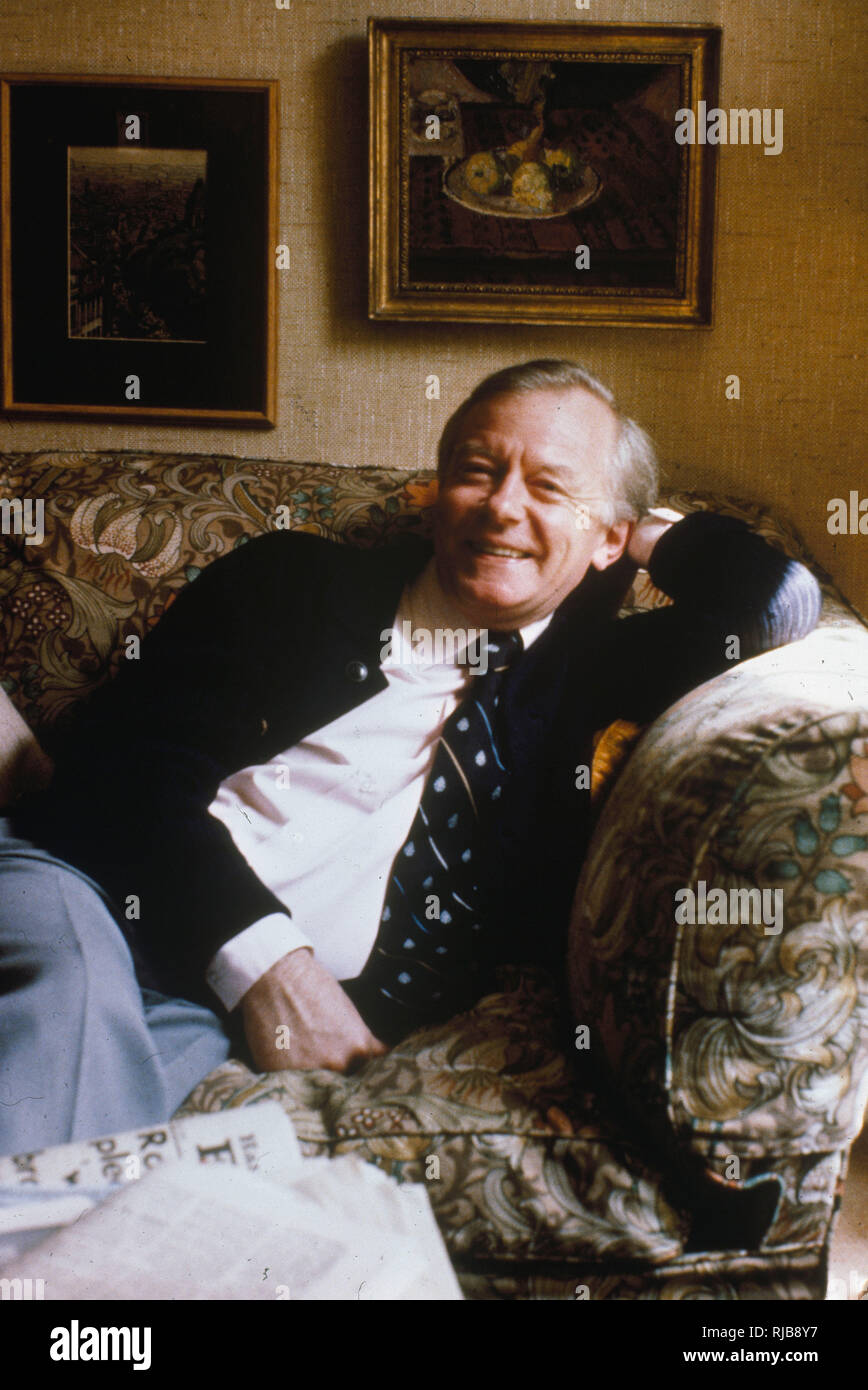 Peter barkworth hi-res stock photography and images - Alamy