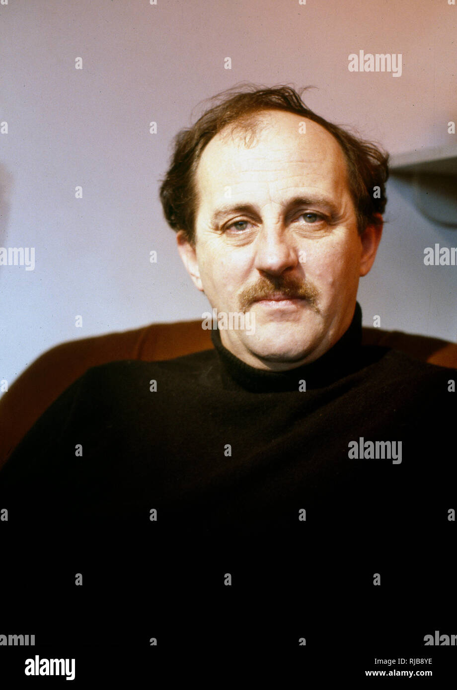 Actor and presenter hi-res stock photography and images - Alamy