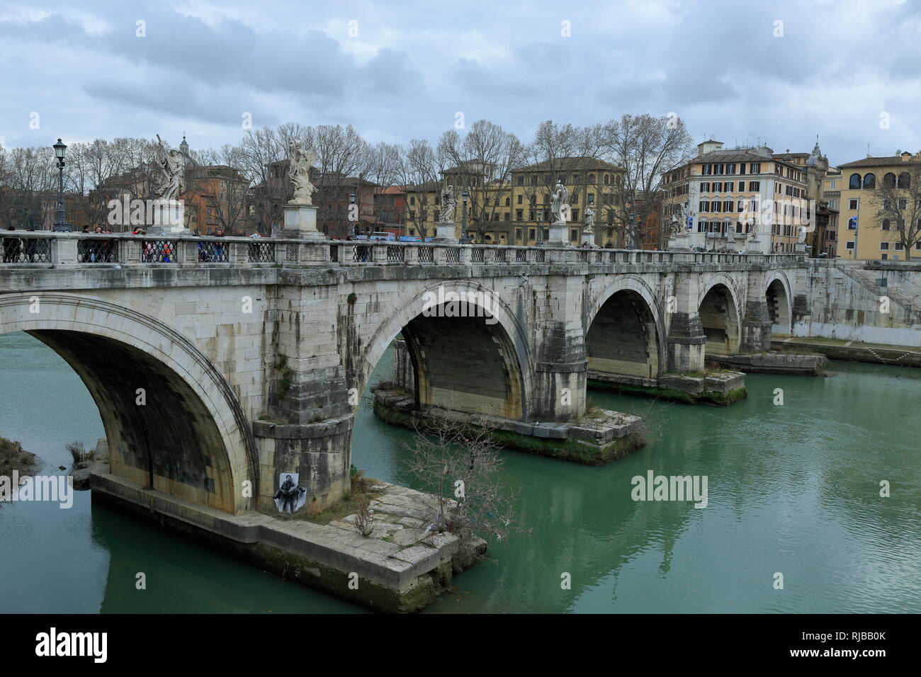 A view of famous river bridges in the city of Rome Stock Photo - Alamy