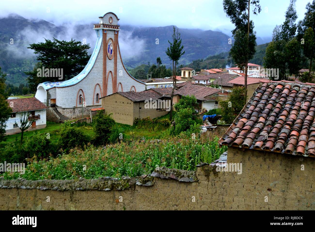 Traditional house in YANAMA - National park HUASCARAN. Department of ...