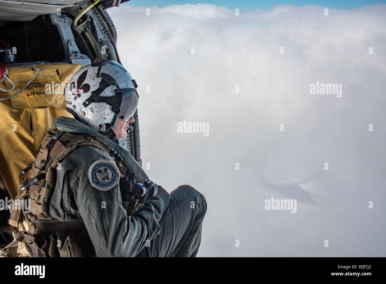 PACIFIC OCEAN (Jan. 15, 2018) Naval Aircrewman (Tactical Helicopter ...