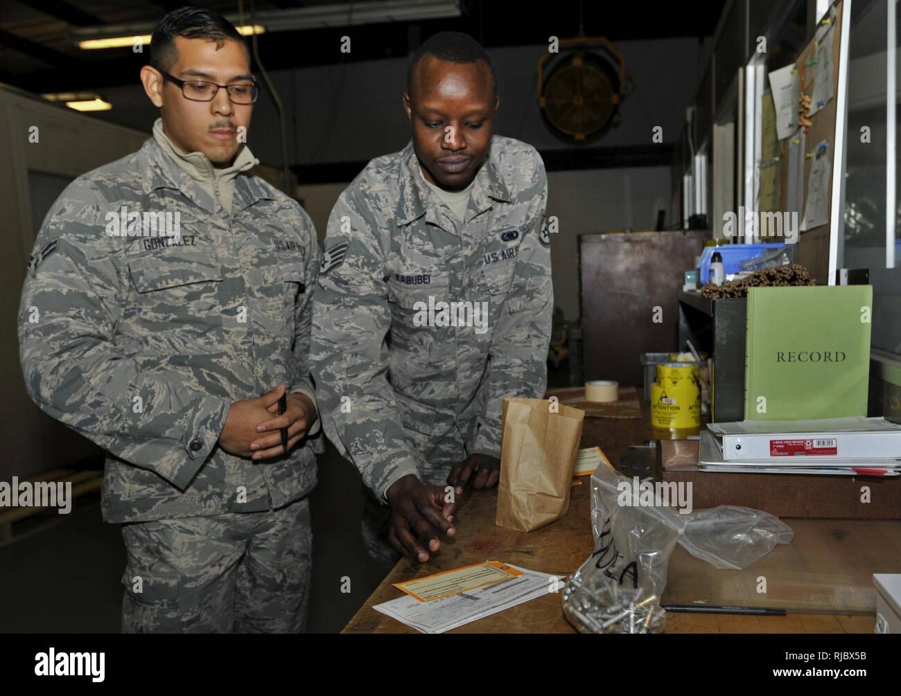 Aircraft maintenance units hi-res stock photography and images - Alamy
