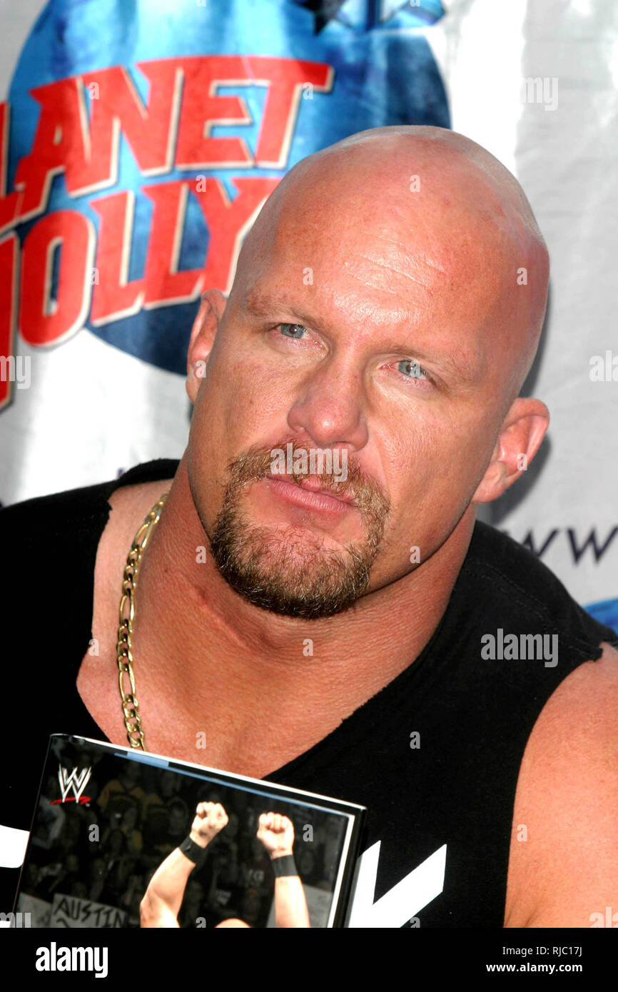 STEVE AUSTIN 10-29-2003 Photo By John Barrett/PHOTOlink Stock Photo - Alamy