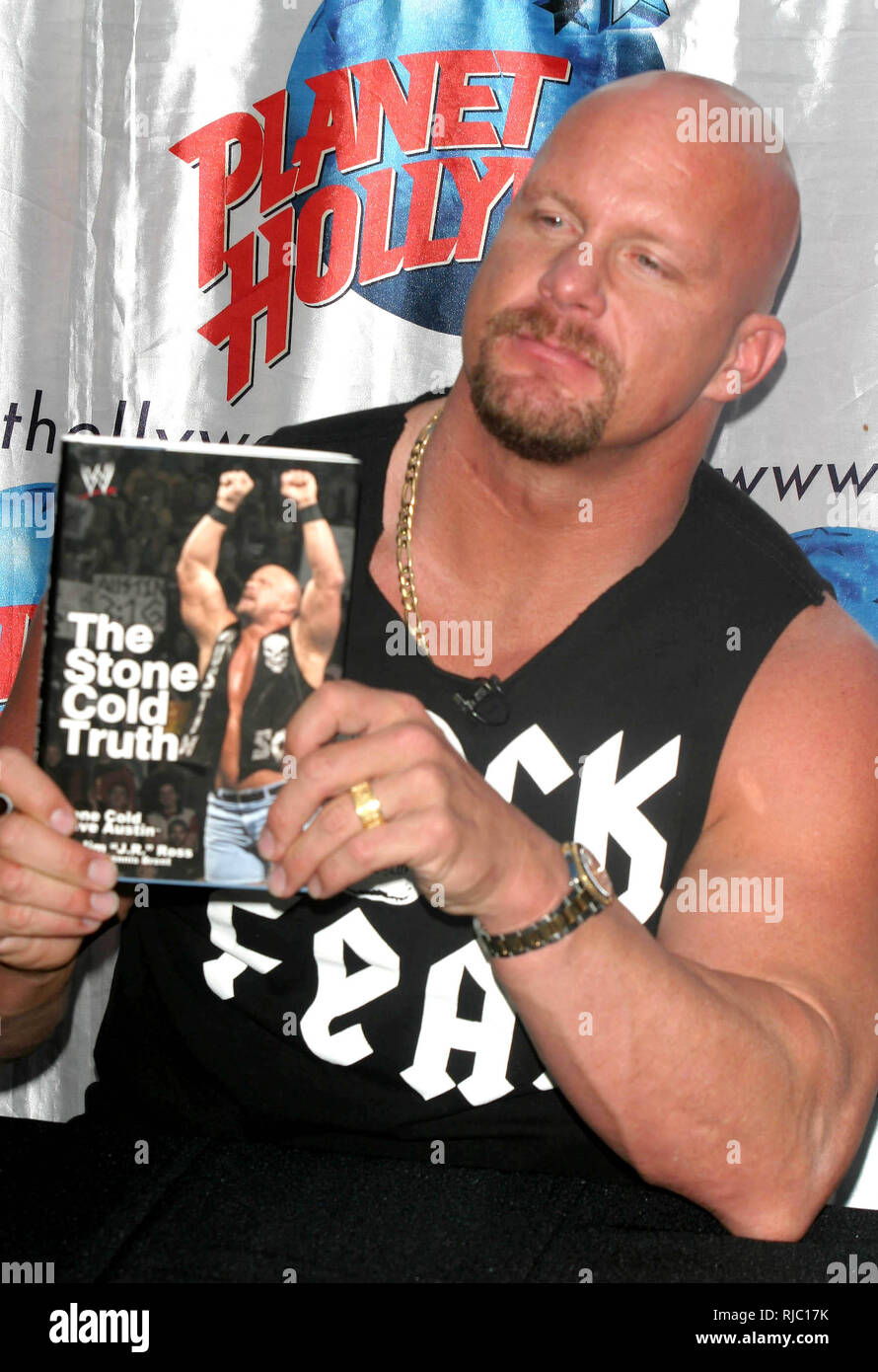 STEVE AUSTIN 10-29-2003 Photo By John Barrett/PHOTOlink Stock Photo - Alamy