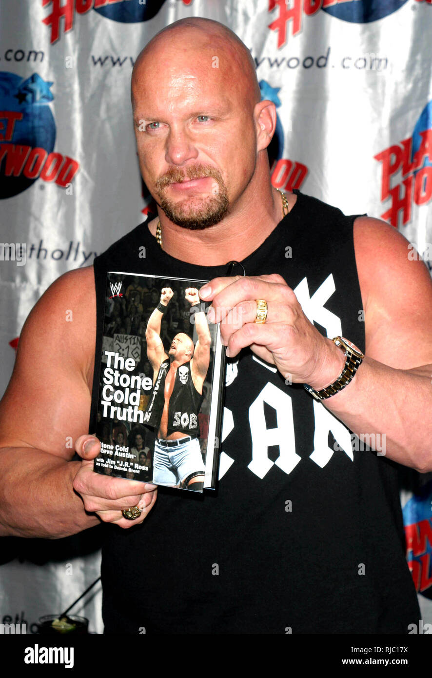 STEVE AUSTIN 10-29-2003 Photo By John Barrett/PHOTOlink Stock Photo - Alamy