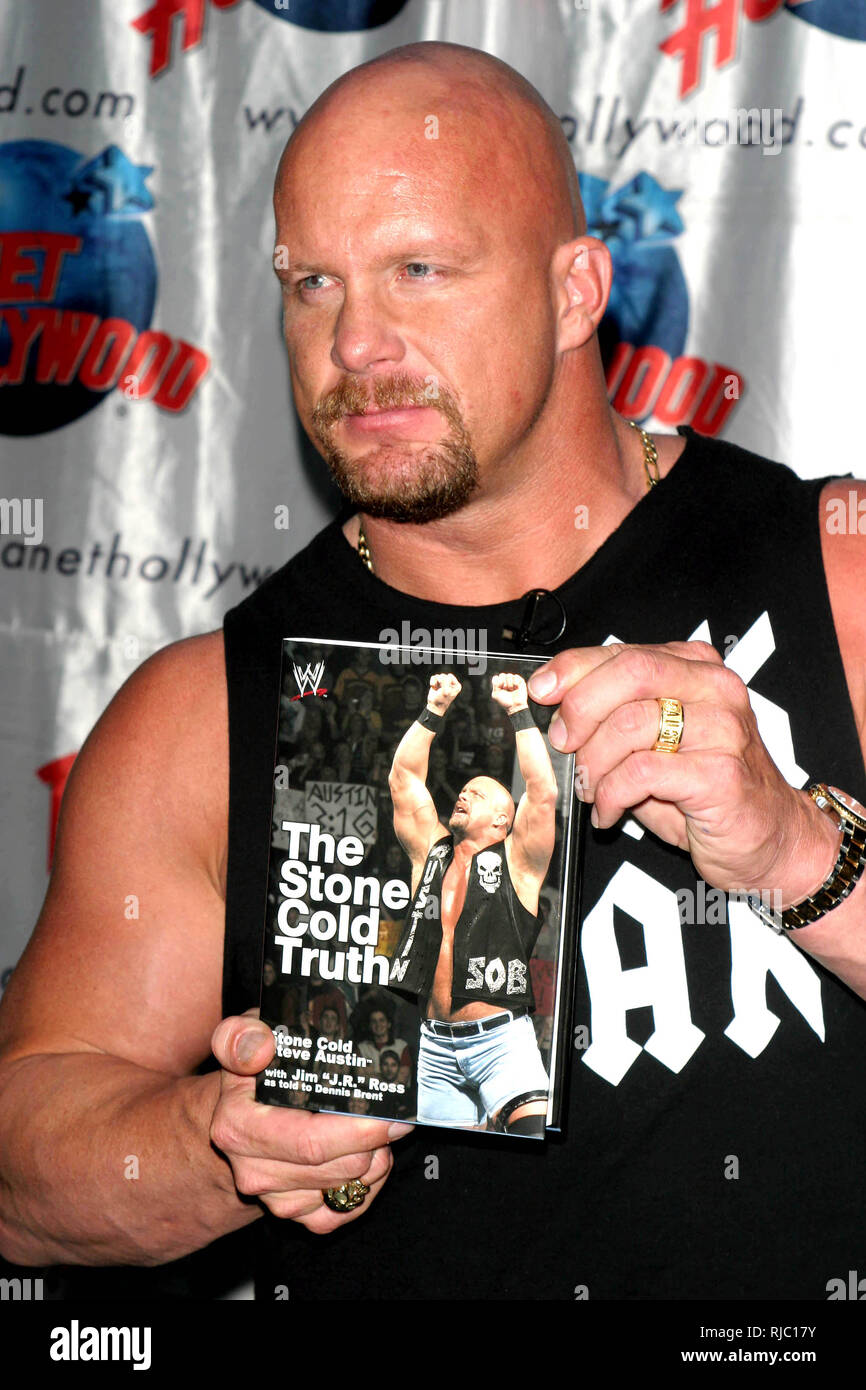 STEVE AUSTIN 10-29-2003 Photo By John Barrett/PHOTOlink Stock Photo - Alamy