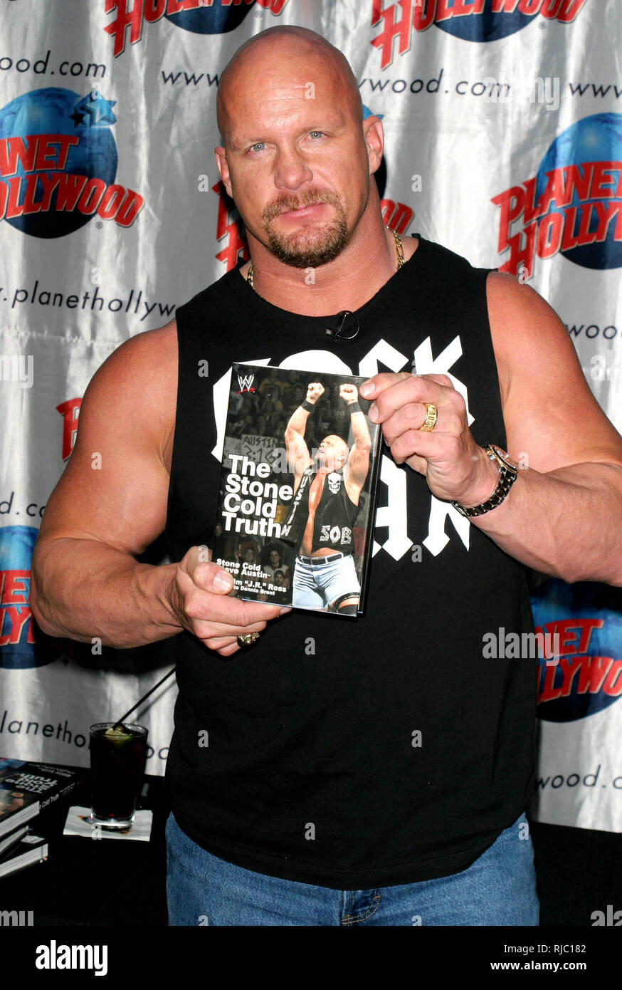 STEVE AUSTIN 10-29-2003 Photo By John Barrett/PHOTOlink Stock Photo - Alamy
