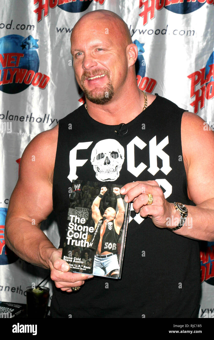 STEVE AUSTIN 10-29-2003 Photo By John Barrett/PHOTOlink Stock Photo - Alamy