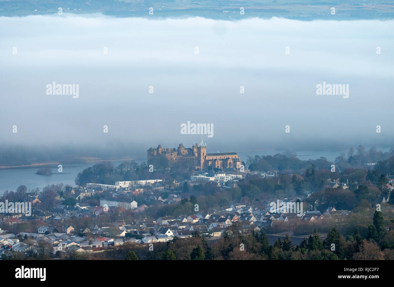 Crown steeple linlithgow palace hi-res stock photography and images - Alamy