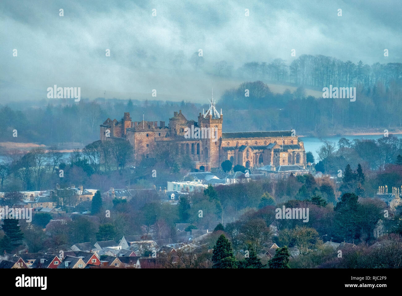 Linlithgow castle hi-res stock photography and images - Alamy
