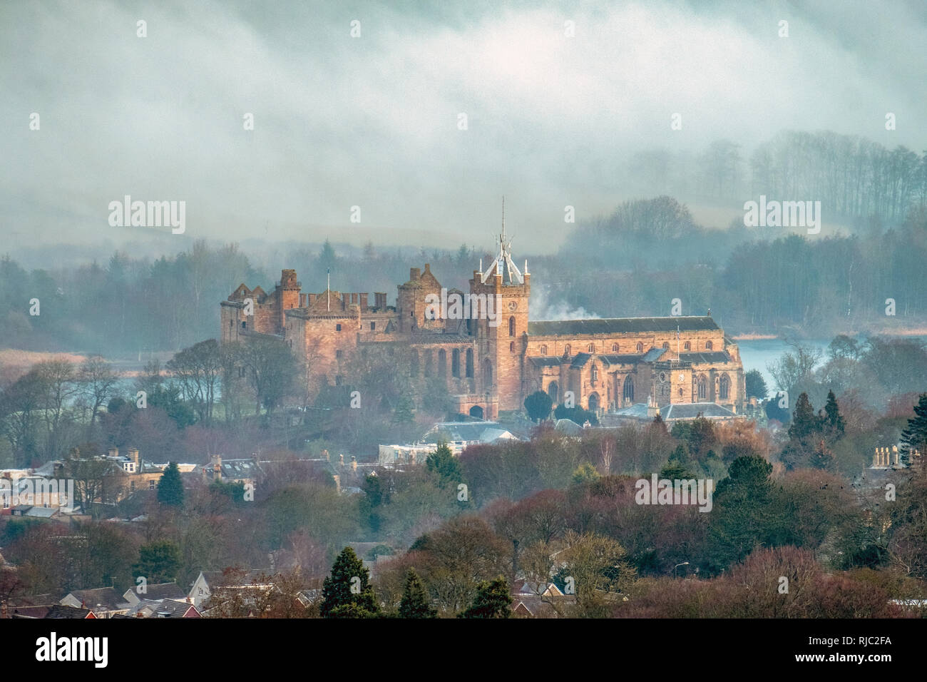 Linlithgow castle hi-res stock photography and images - Alamy
