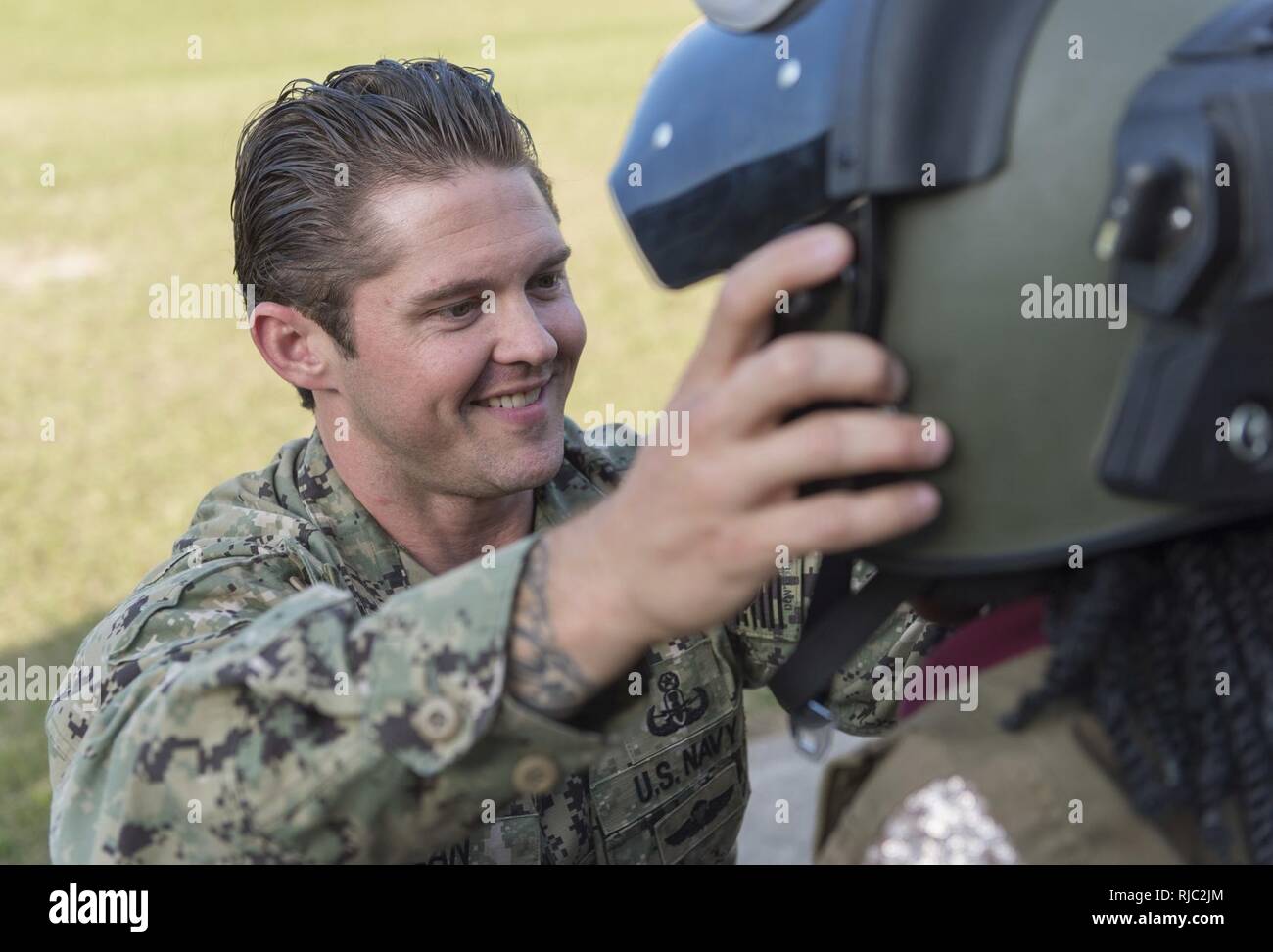 Eod 9 bomb suit hi-res stock photography and images - Alamy