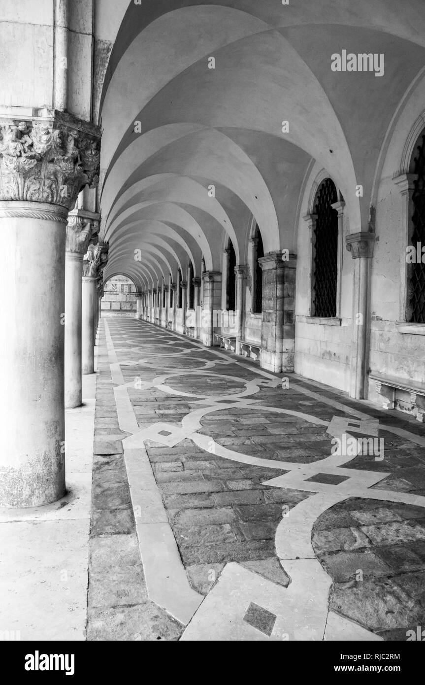 Tourism perspective Black and White Stock Photos & Images - Alamy