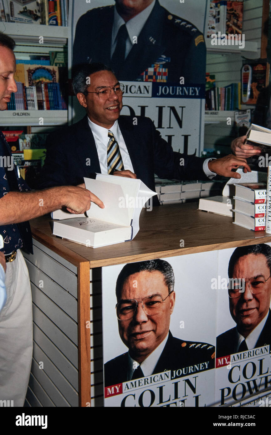 Retired U.S. Army General Colin Powell during a signing of his book "My ...