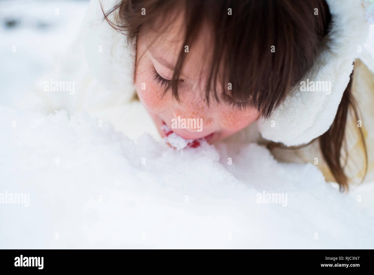 Person eating close hi-res stock photography and images - Alamy