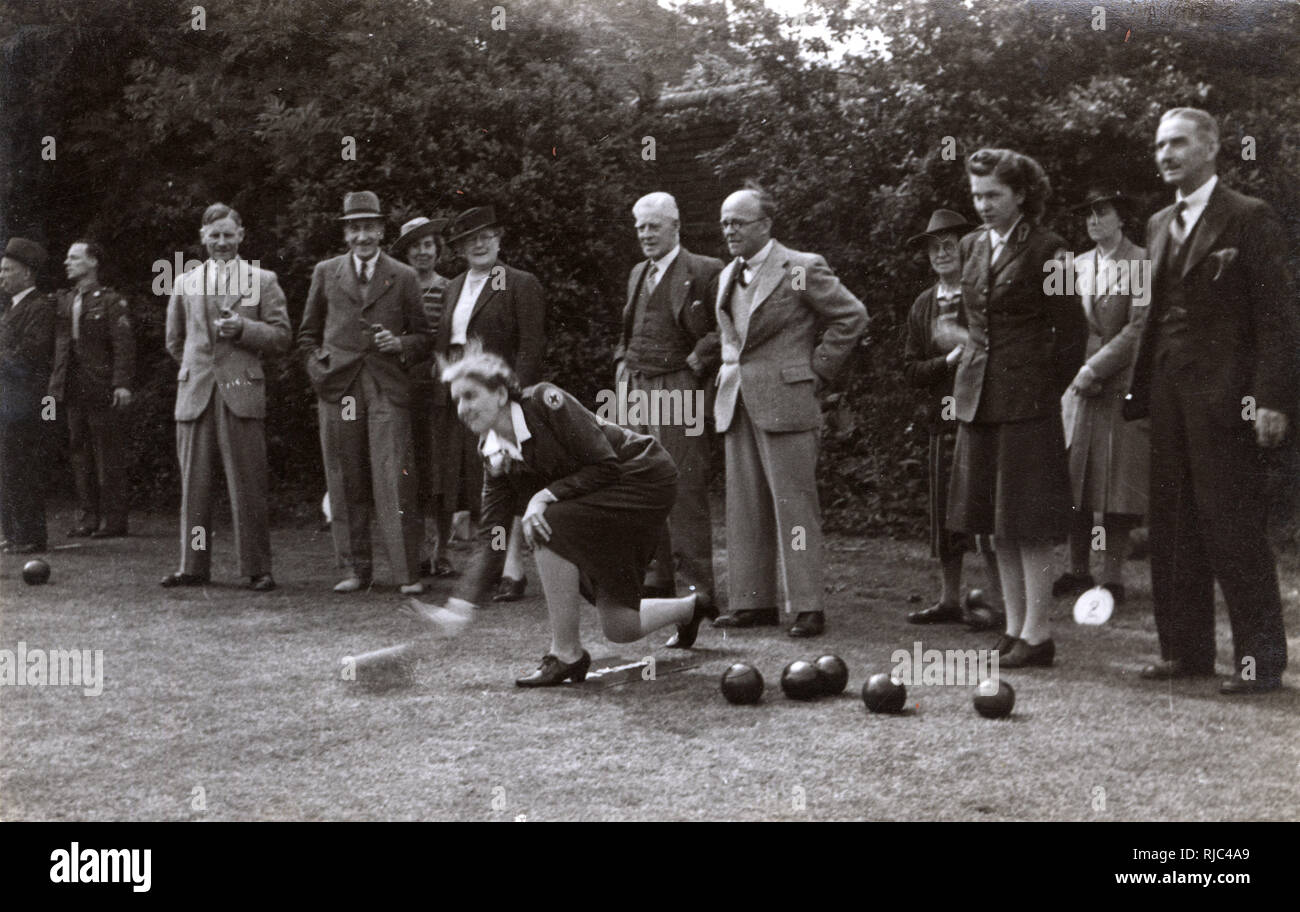 WW2 - Home Front - Red Cross Women playing bowls Stock Photo - Alamy