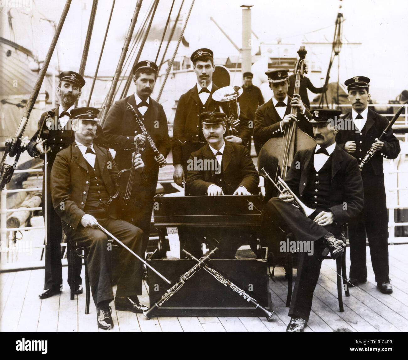 Ships band hi-res stock photography and images - Alamy