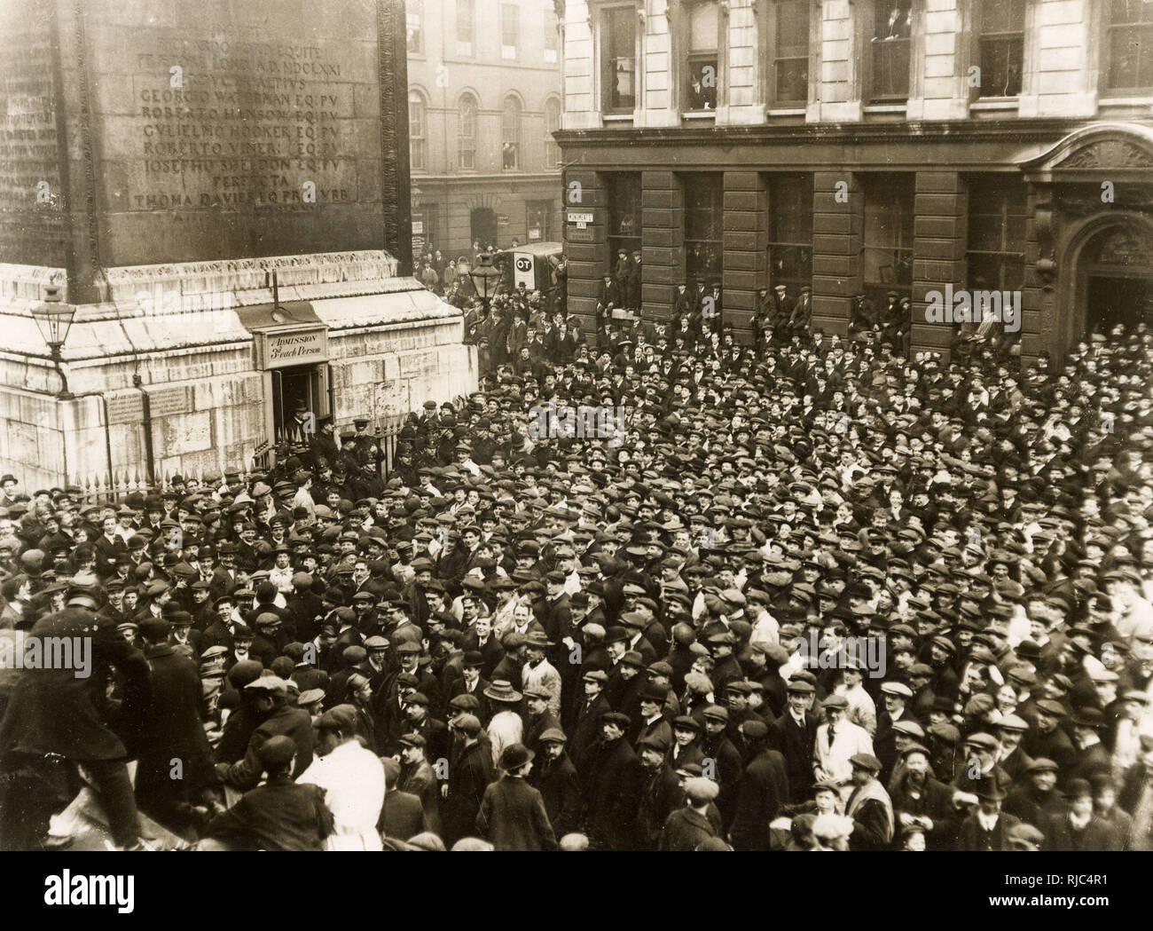 Suffragettes capture The Monument, London Stock Photo - Alamy
