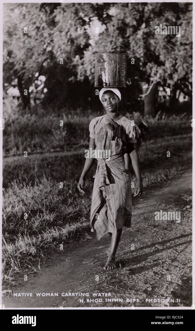 Zambia (Northern Rhodesia) - Woman carrying water Stock Photo - Alamy