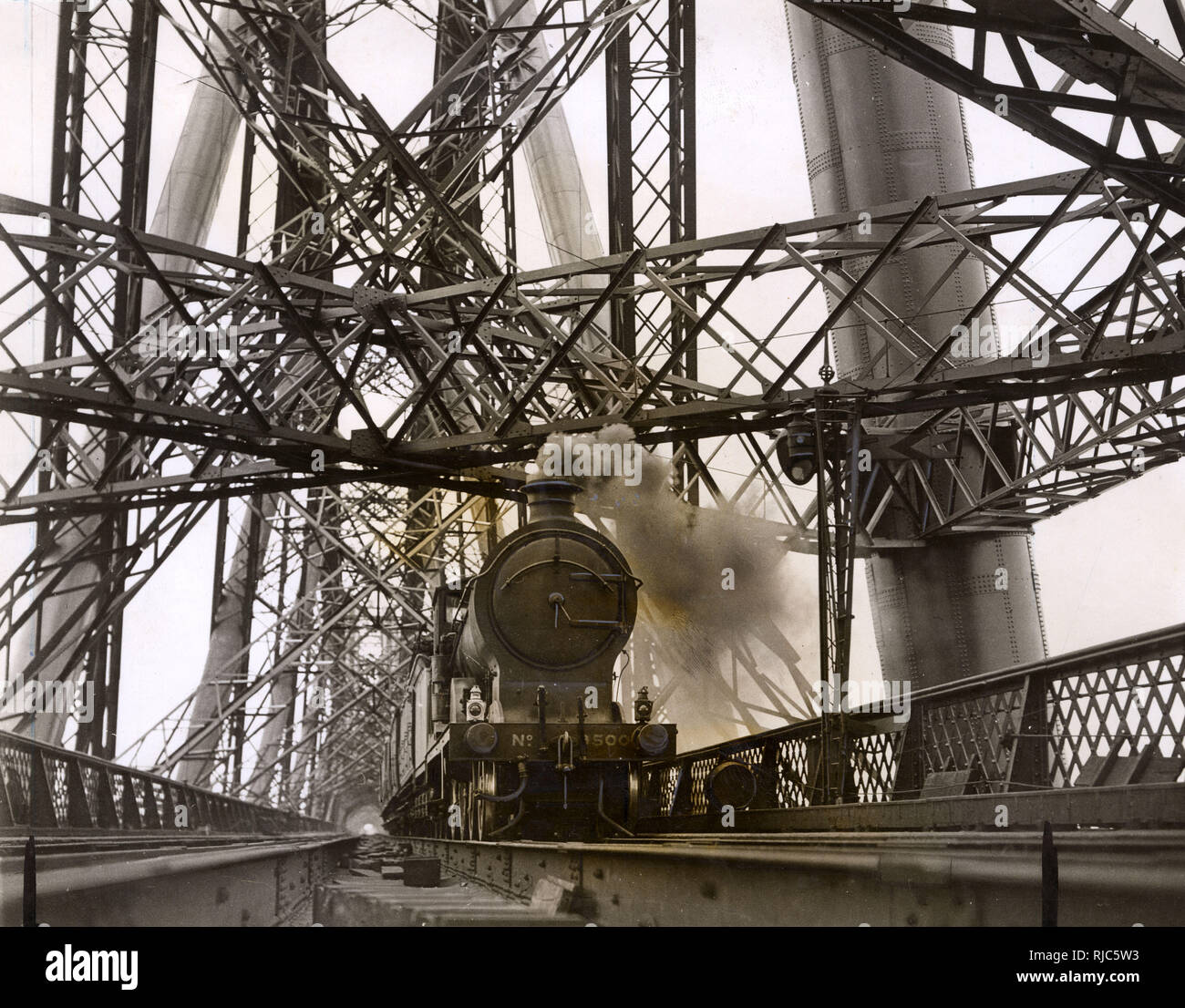 Steam locomotive steam train forth bridge hi-res stock photography and ...