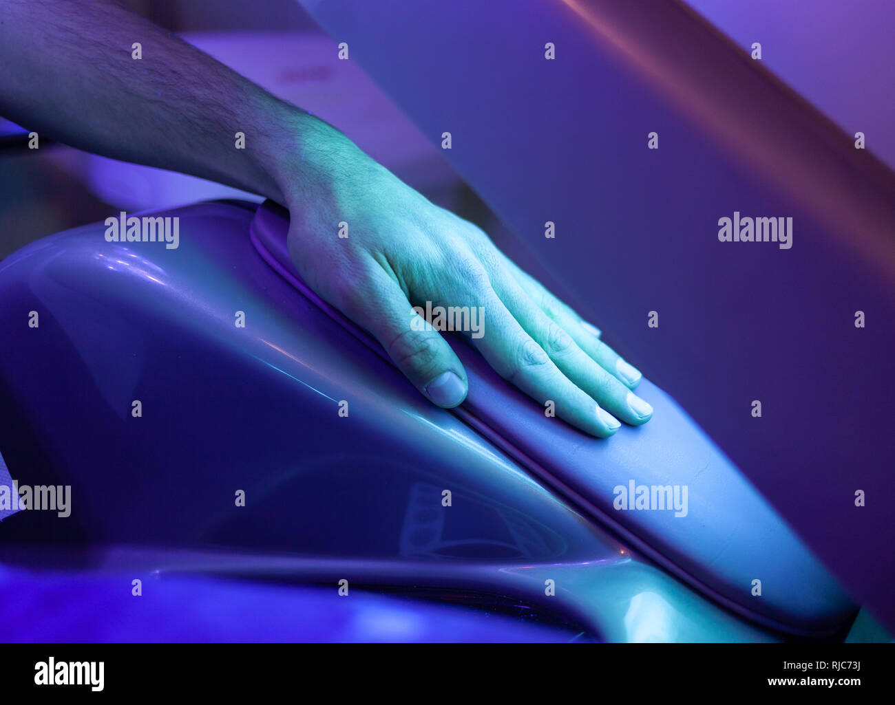 Skin tanning hi-res stock photography and images - Alamy