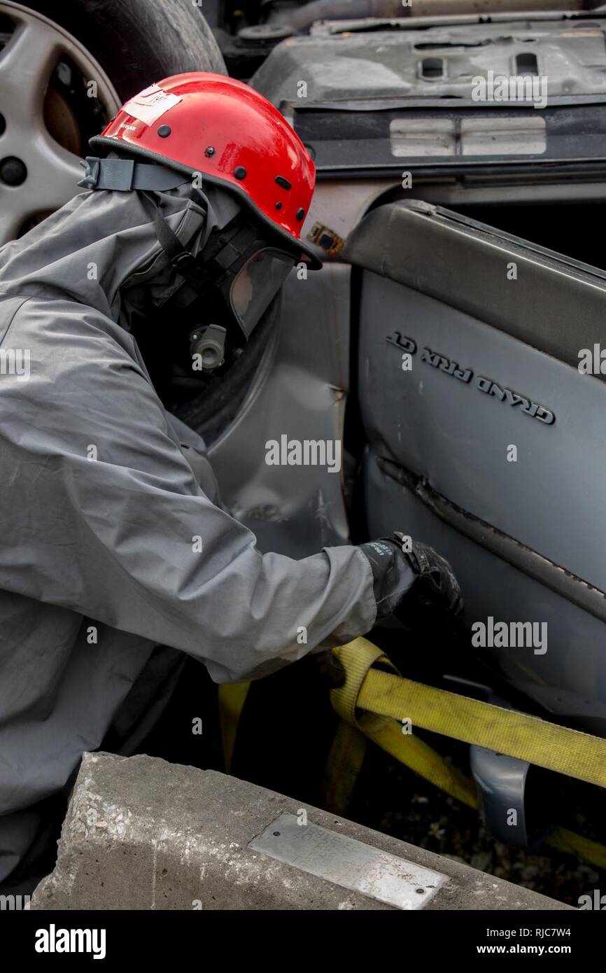 U.S. Army Reserve Soldiers with the 468th Engineer Detachment from ...