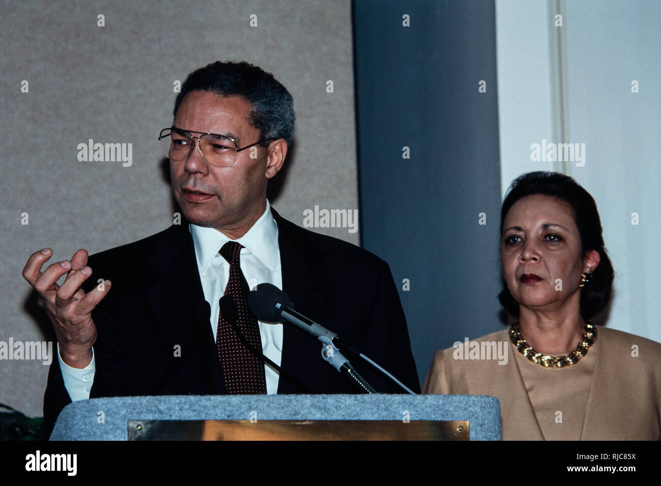 Former U.S. Army General Colin Powell and his wife Alma announce that ...