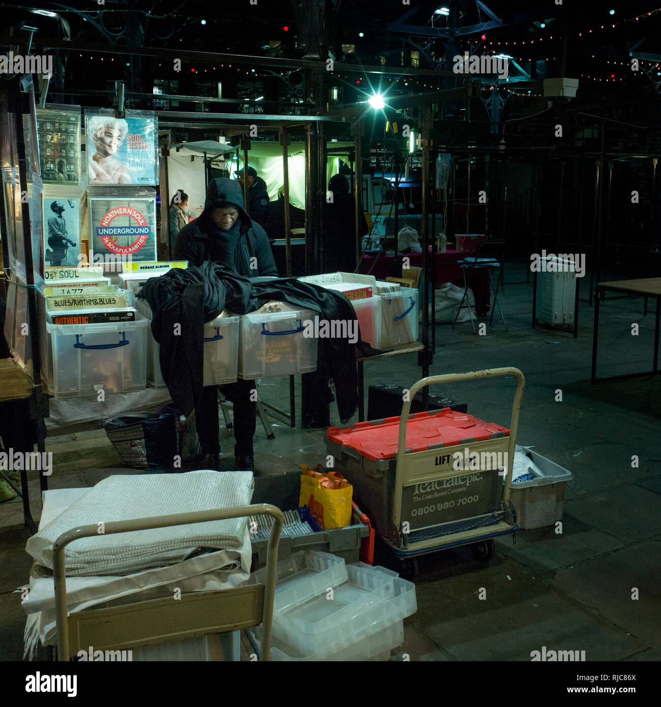 camden lock market traders packing up and closing down at night Stock ...