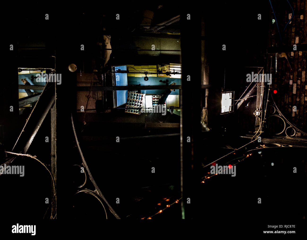 Packing up market stalls hi-res stock photography and images - Alamy