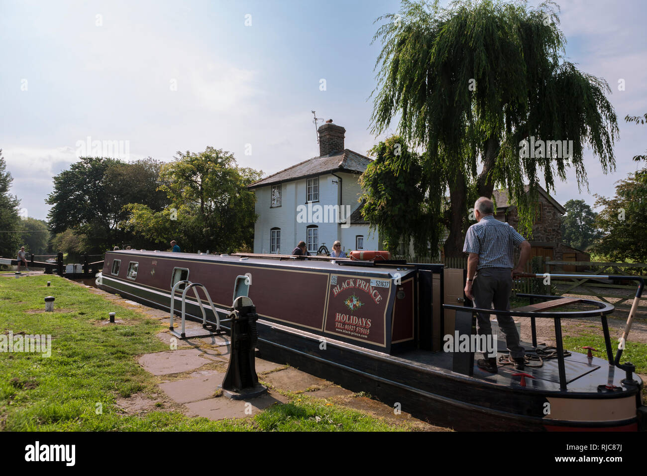 Top lock cottage hi-res stock photography and images - Alamy