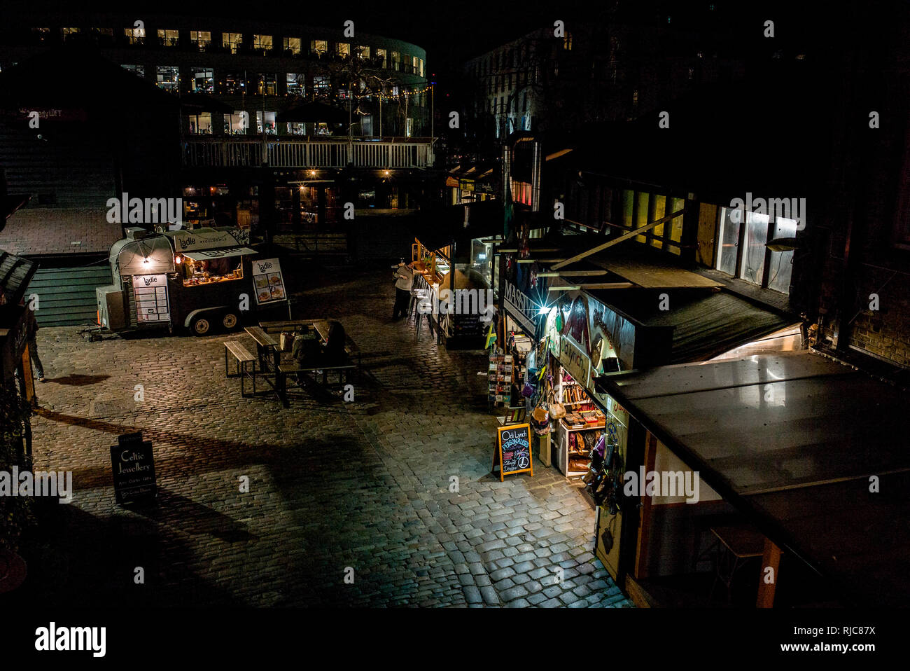Camden indoor market stalls hi-res stock photography and images - Alamy