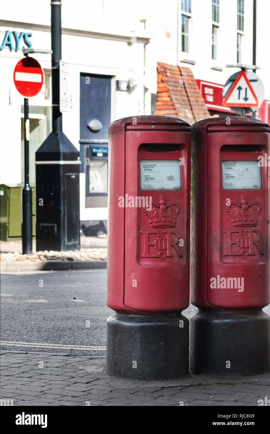 Red post office letter boxes uk hi-res stock photography and images - Alamy