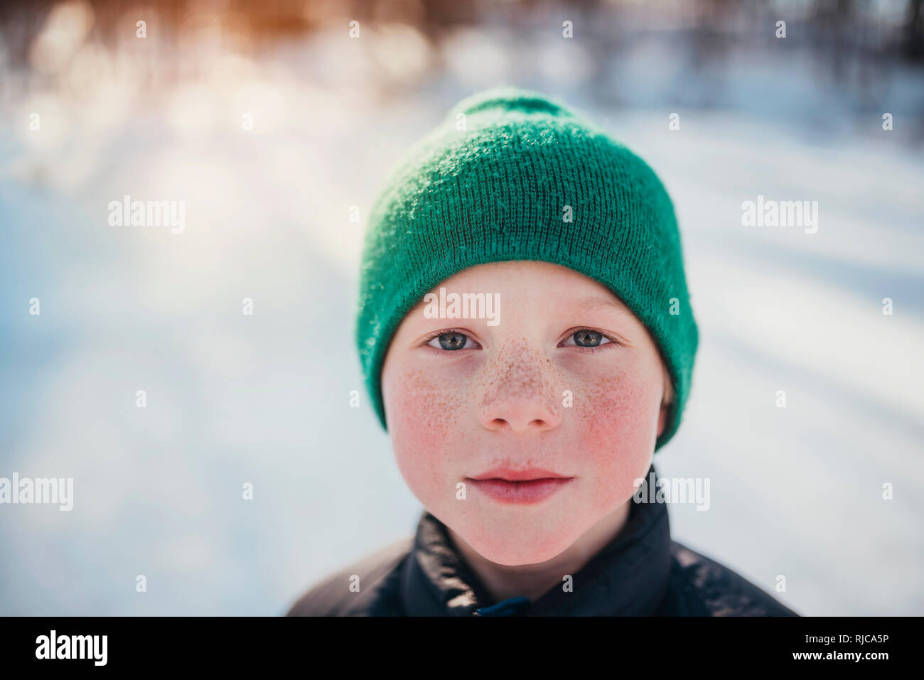 Boy in the snow hi-res stock photography and images - Alamy