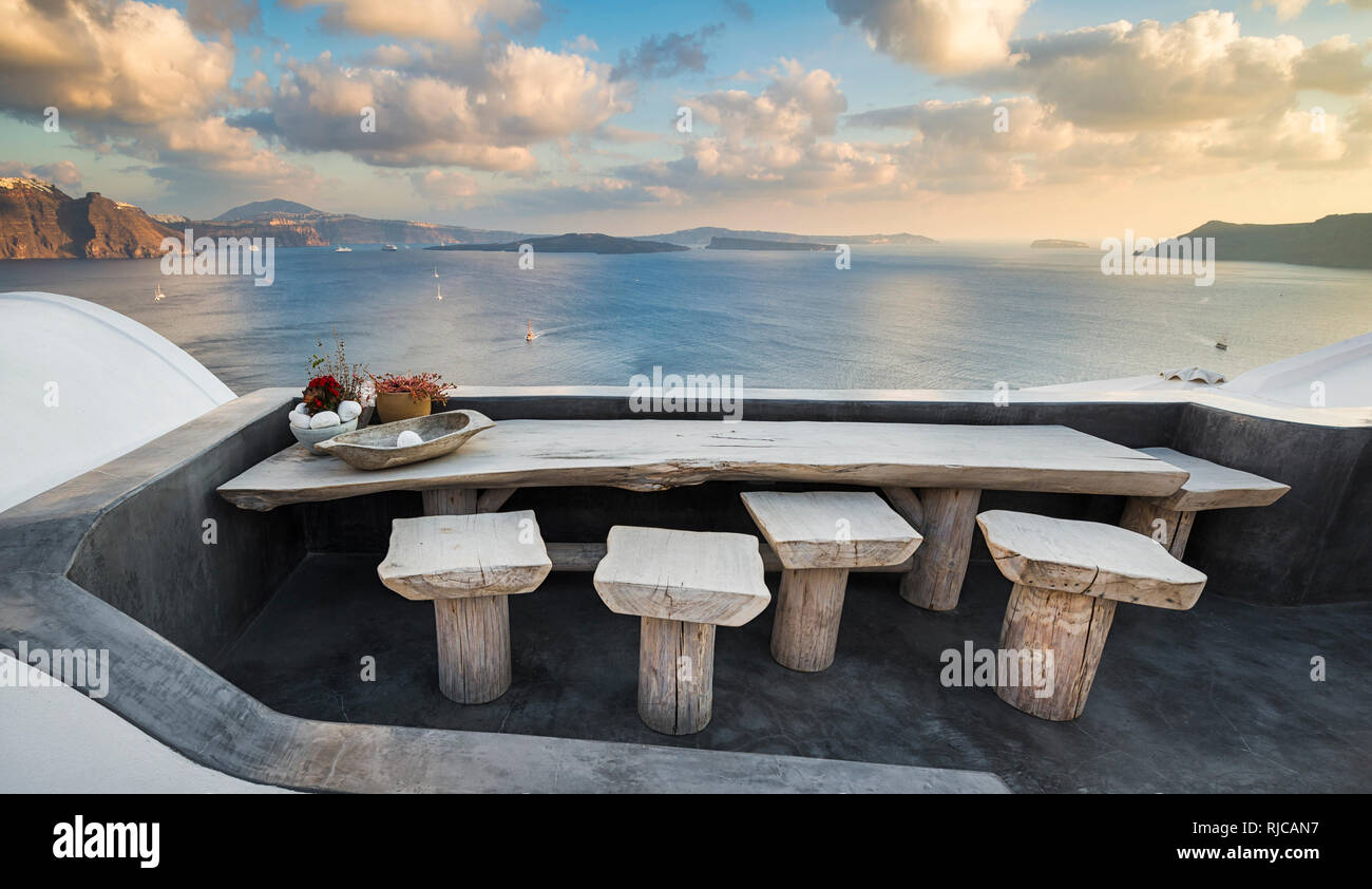 Table chair greece white hi-res stock photography and images - Alamy