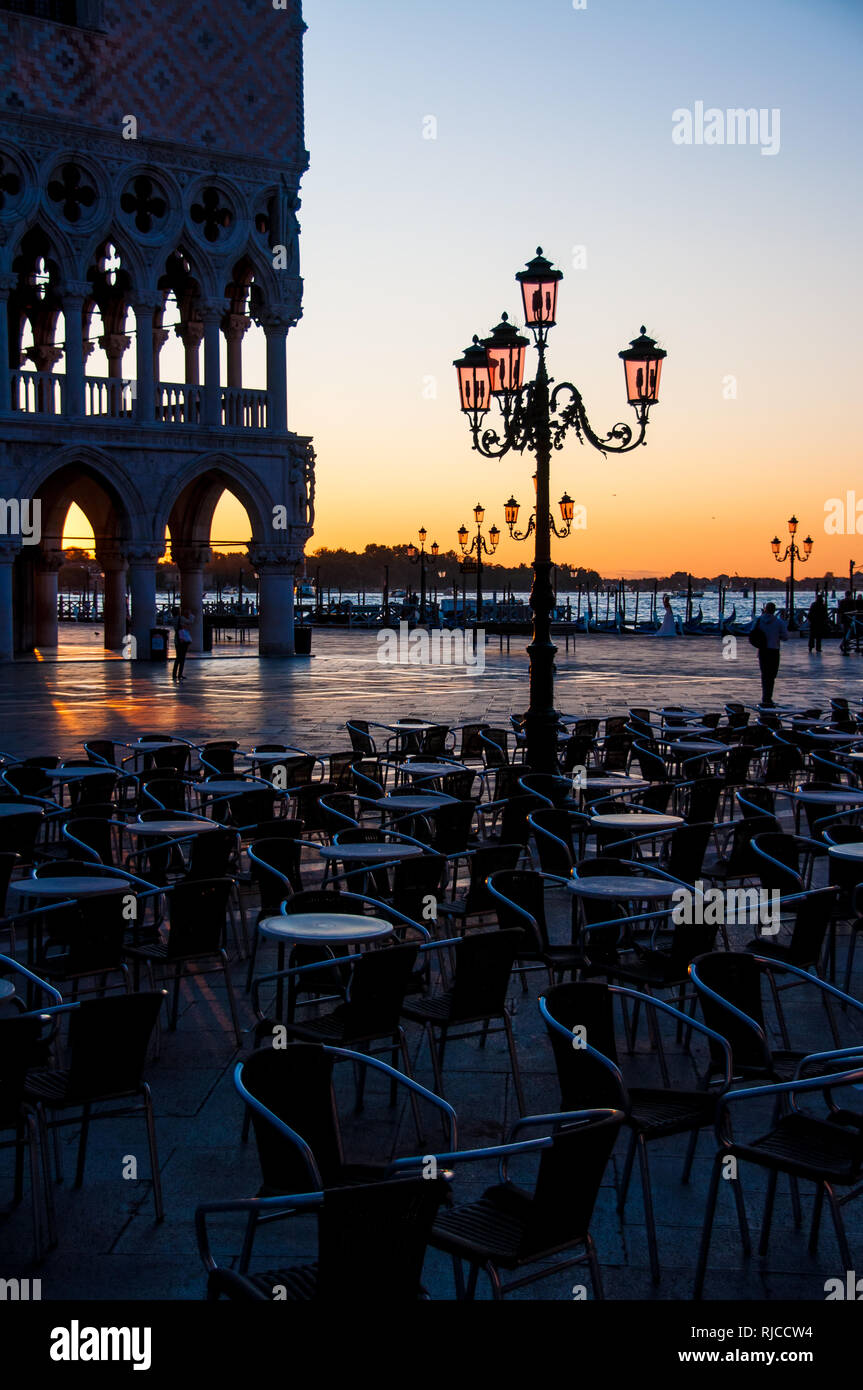 Nice canal hi-res stock photography and images - Alamy