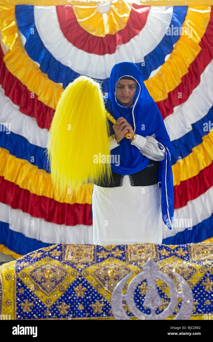 Sikh woman gurdwara hi-res stock photography and images - Alamy